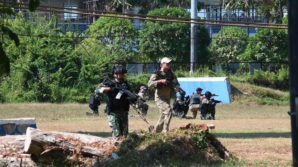 Koopssus TNI dan Pasukan Khusus Amerika Lumpuhkan Teroris di Bandara ...